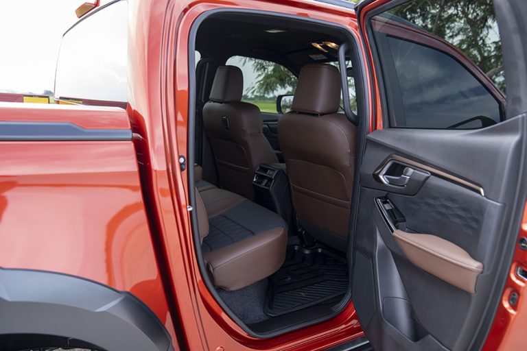 ภาพคันจริง Isuzu D-Max V-Cross Double Cab 3.0 M 6AT 4×4 Minorchange ...