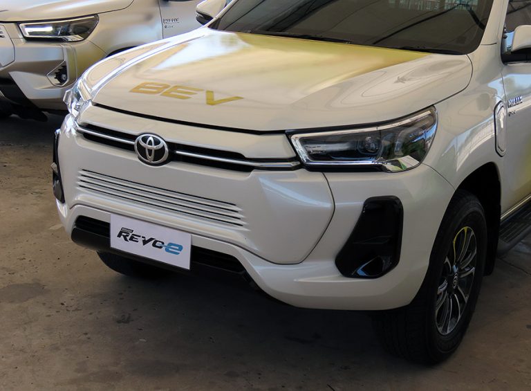 First Impression ทดลองขับ Toyota Hilux Revo e BEV / FCEV & Diesel HEV : ที่ Buriram - HeadLight ...