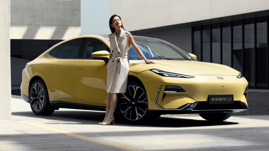 Geely Galaxy E8 มาพร้อมมอเตอร์คู่ 646 แรงม้า พร้อมแบต Golden brick เหมือนกัน Zeekr 007 และราคา ...