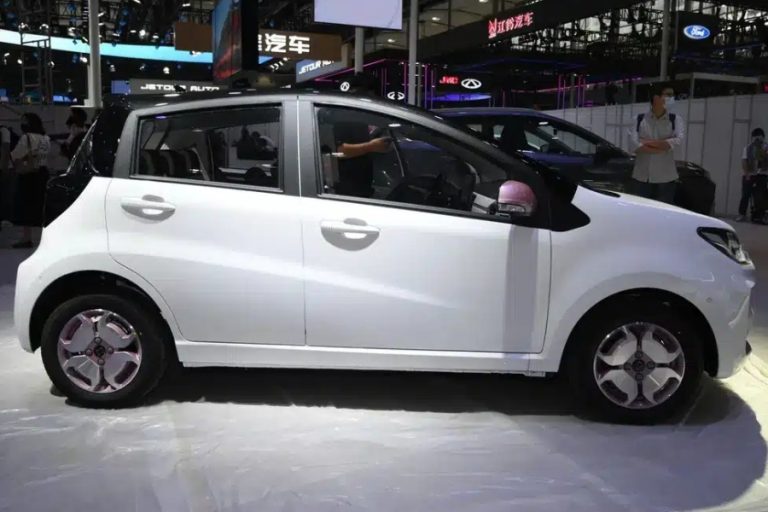 JAC Yiwei รถ EV จิ๋วเวอร์ชั่นจำหน่ายจริงรุ่นแรกของโลกที่ใช้แบตเตอรี่ ...