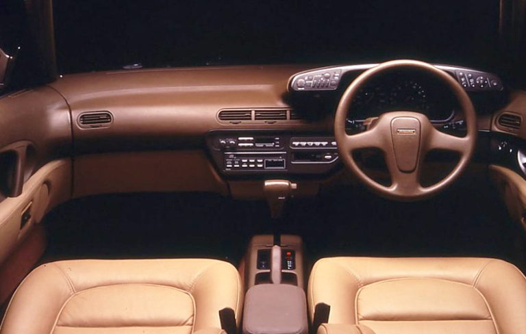 Mazda PERSONA / EUNOS 300 : The Complete History : Hardtop ทรงสวย แต่ ...