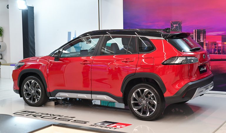 ราคาอย่างเป็นทางการ Toyota Corolla CROSS Minorchange : 999,000 ...