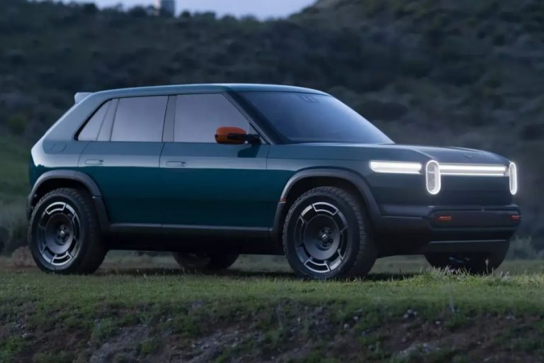 เผยภาพ Rivian R3 / R3X Compact Hatchback ยกสูง สไตล์เรโทร ขุมพลังไฟฟ้า ...