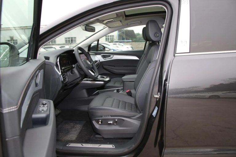 FAW-Volkswagen Talagon รถ SUV เบาะ 3 แถว สำหรับตลาดจีน เบนซิน 2.5 V6 เท ...