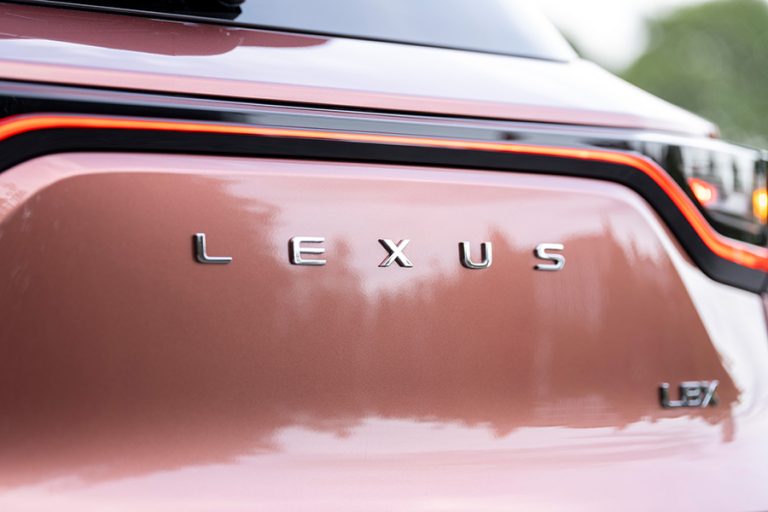 ภาพคันจริง Lexus LBX Premium | คงความเป็นเล็กซัส ทั้งความประณีต หน้าตา ...
