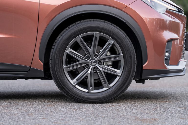 ภาพคันจริง Lexus LBX Premium | คงความเป็นเล็กซัส ทั้งความประณีต หน้าตา ...