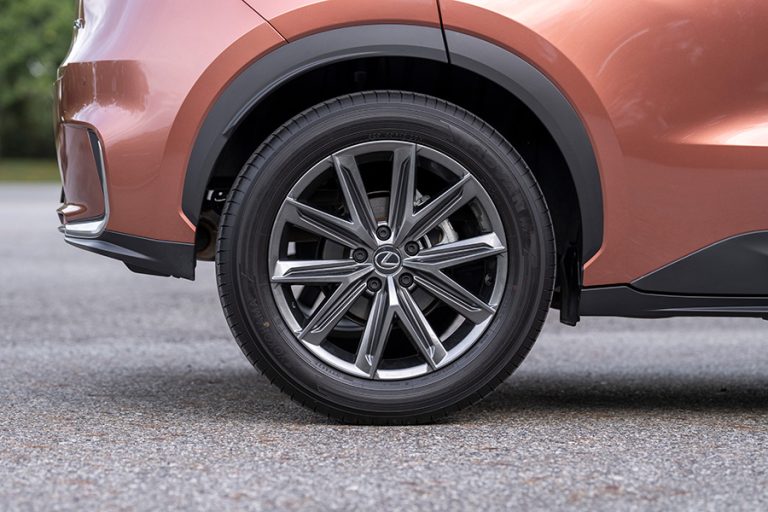 ภาพคันจริง Lexus LBX Premium | คงความเป็นเล็กซัส ทั้งความประณีต หน้าตา ...