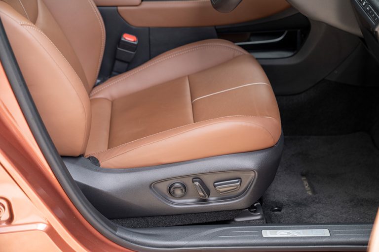ภาพคันจริง Lexus LBX Premium | คงความเป็นเล็กซัส ทั้งความประณีต หน้าตา ...