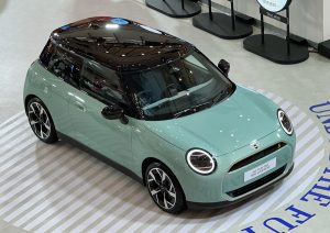 ราคาอย่างเป็นทางการ All NEW MINI Cooper SE : 1,699,000 บาท | วิ่งไกลสุด ...