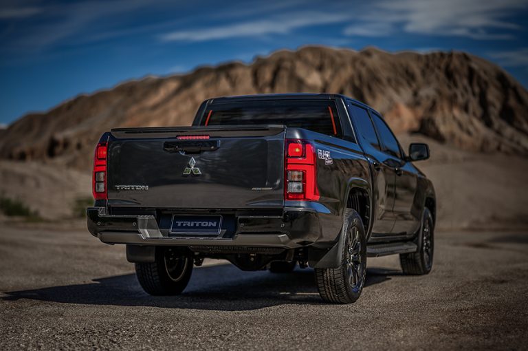 ราคาอย่างเป็นทางการ Mitsubishi Triton 2.4 Ultra 6AT BLACK EDITION ...
