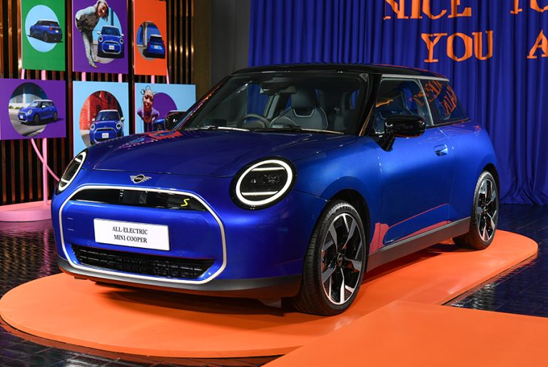ราคาอย่างเป็นทางการ All NEW MINI Cooper SE : 1,699,000 บาท | วิ่งไกลสุด ...