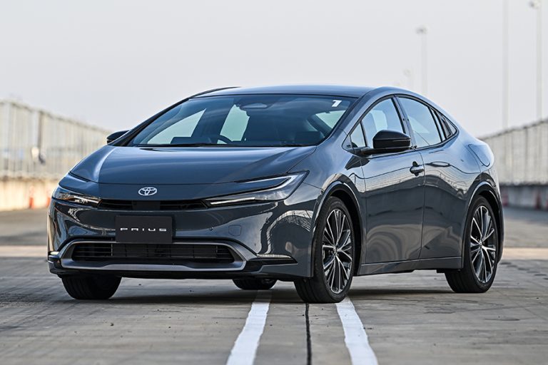 Toyota PRIUS (5th Gen) เตรียมเปิดตัวในไทยปลายปีนี้ ! จำนวนจำกัด 200 คัน ...