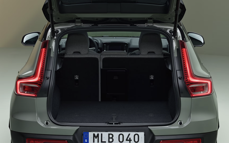 ราคาอย่างเป็นทางการ Volvo EX40 (XC40 MY2025) : 1,990,000 - 2,690,000 ...