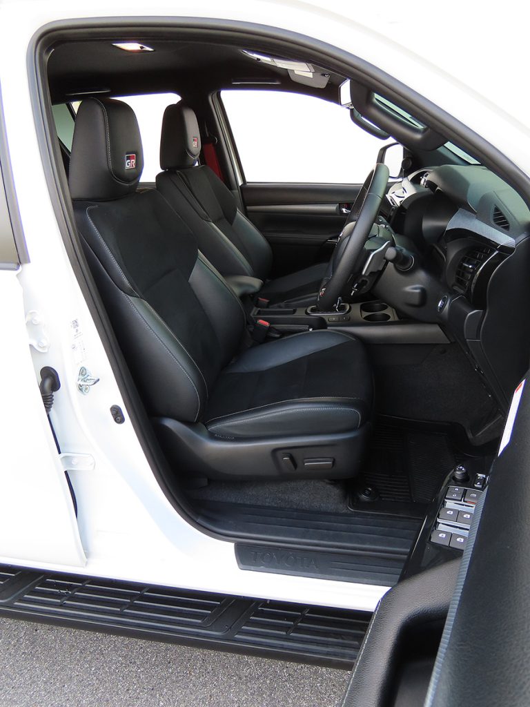 ทดลองขับ Toyota Hilux REVO GR SPORT Wide Tread : เวอร์ชั่นเข้ายิม ร่าง ...