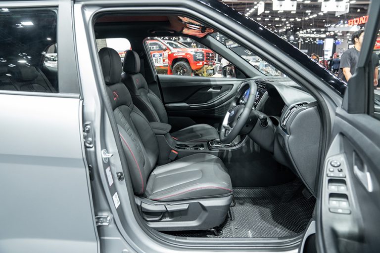 ภาพคันจริง Hyundai Creta Alpha (MY2024.2) | เพิ่มสีเงินด้าน Silver ...