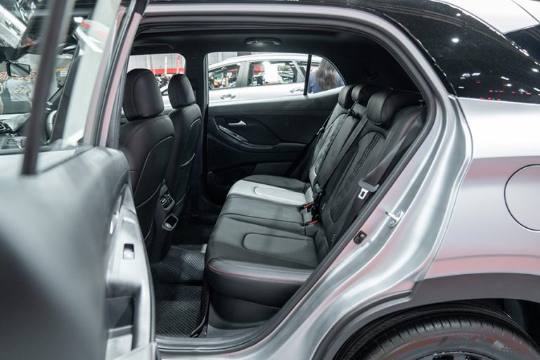ภาพคันจริง Hyundai Creta Alpha (MY2024.2) | เพิ่มสีเงินด้าน Silver ...