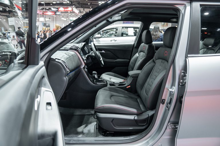ภาพคันจริง Hyundai Creta Alpha (MY2024.2) | เพิ่มสีเงินด้าน Silver ...