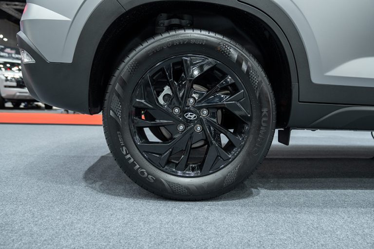 ภาพคันจริง Hyundai Creta Alpha (MY2024.2) | เพิ่มสีเงินด้าน Silver ...