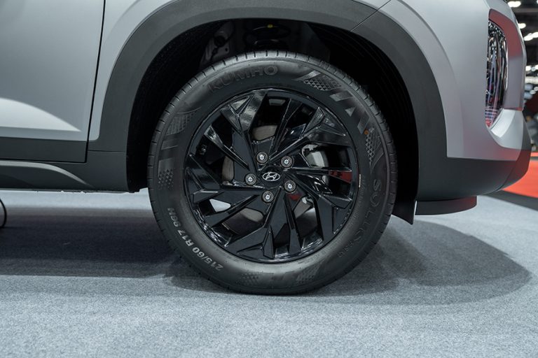 ภาพคันจริง Hyundai Creta Alpha (MY2024.2) | เพิ่มสีเงินด้าน Silver ...