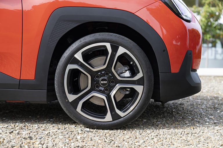 ราคาอย่างเป็นทางการ MINI ACEMAN SE : 1,999,000 บาท | ขุมพลังไฟฟ้า วิ่ง ...