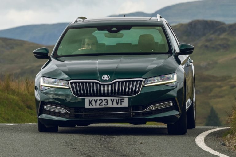 Skoda Superb SLEEPER Edition รถทรงพ่อบ้านเครื่อง 2.0L Turbo ที่ถูกปรับ ...