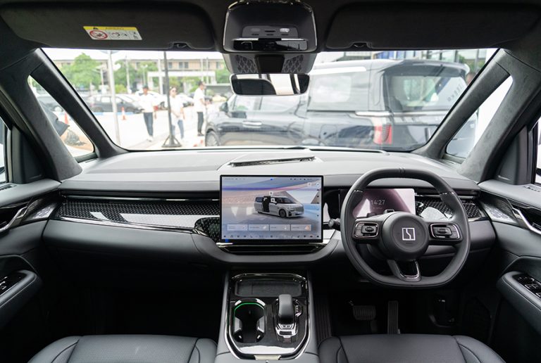 ราคาอย่างเป็นทางการ + ภาพคันจริง ZEEKR 009 : 3,099,000 บาท | MPV 6 ที่นั่ง ขุมพลังไฟฟ้า 612 ...