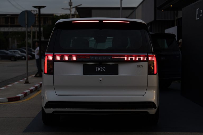ราคาอย่างเป็นทางการ + ภาพคันจริง ZEEKR 009 : 3,099,000 บาท | MPV 6 ที่นั่ง ขุมพลังไฟฟ้า 612 ...