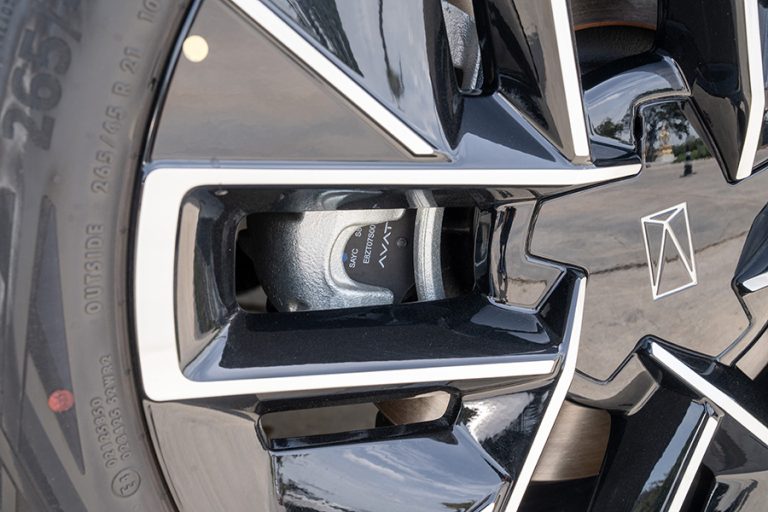 ภาพคันจริง Avatr 11 Standard Range & Long Range | ความแรงเท่ากัน ต่าง ...