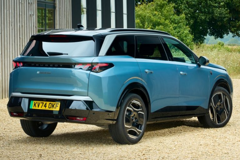 Peugeot 3008 และ 5008 เพิ่มทางเลือกขุมพลัง PHEV และ EV แบตเตอรี่ 96.9 kWh วิ่งไกลสุด 700 km ...