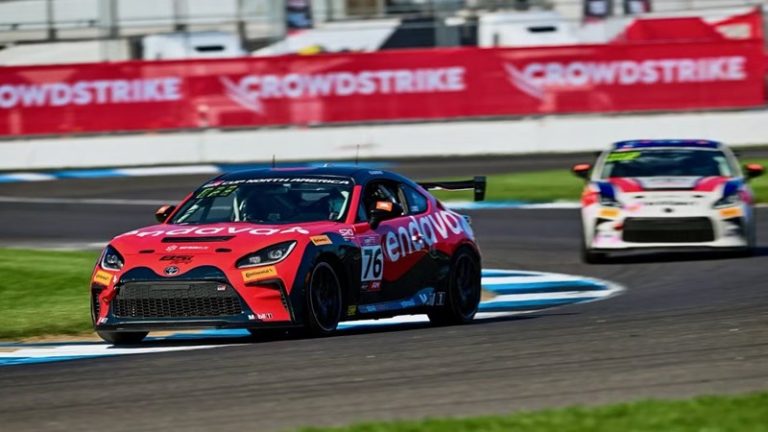 Keanu Reeves พระเอกชื่อดัง ลงแข่งรายการ GR Cup Series ด้วย Toyota GR86 ...