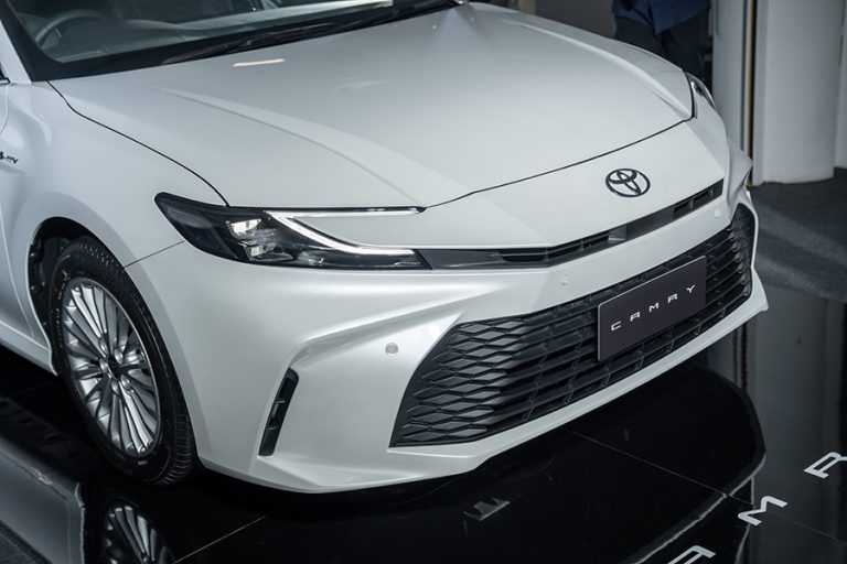 ภาพคันจริง All NEW Toyota Camry HEV | รวมทุกรุ่นย่อย พร้อมชุดตกแต่ง ...