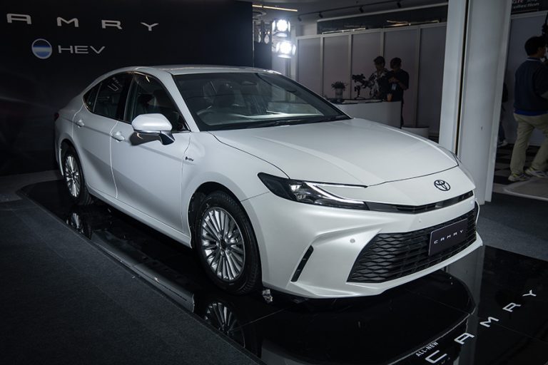 ภาพคันจริง All NEW Toyota Camry HEV | รวมทุกรุ่นย่อย พร้อมชุดตกแต่ง ...