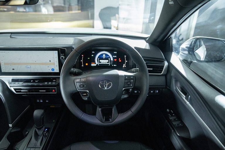 ภาพคันจริง All NEW Toyota Camry HEV | รวมทุกรุ่นย่อย พร้อมชุดตกแต่ง ...