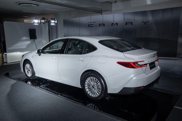 ภาพคันจริง All NEW Toyota Camry HEV | รวมทุกรุ่นย่อย พร้อมชุดตกแต่ง ...