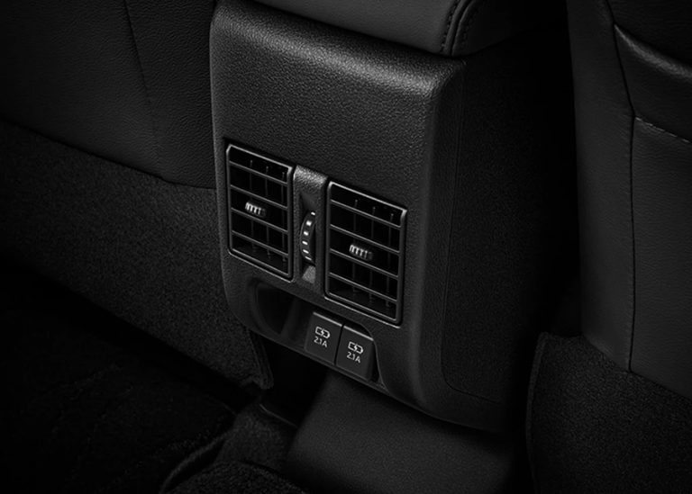 ราคาอย่างเป็นทางการ Toyota Yaris ATIV Nightshade Edition : 699,000 บาท ...