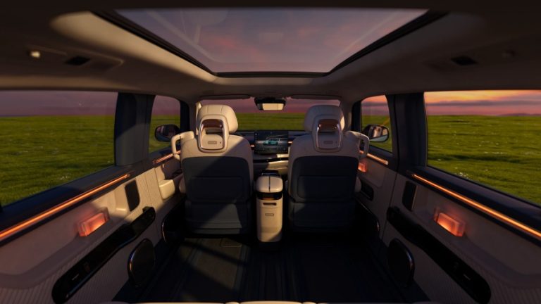 Zeekr Mix รถ Minivan ขุมพลังไฟฟ้าล้วน ประตูสุดล้ำไร้เสากลาง มอเตอร์ ...