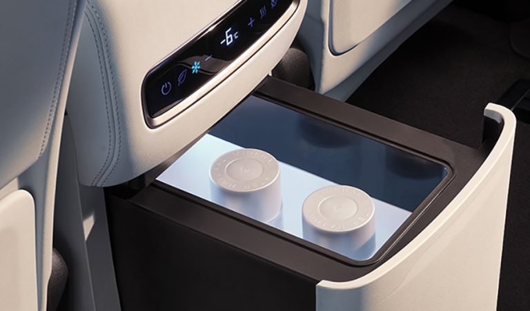 ราคาอย่างเป็นทางการ DENZA D9 : 1,999,900 - 2,699,900 บาท | MPV 7 ที่ ...