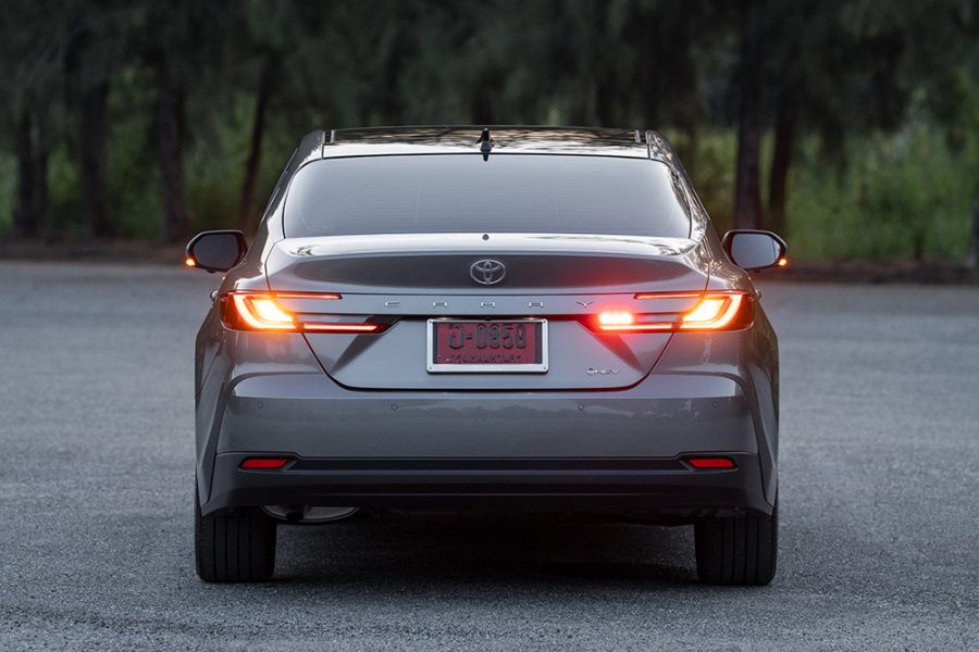 ภาพคันจริง Toyota Camry HEV Premium Luxury | มาดสปอร์ต เอาใจผู้บริหาร ...