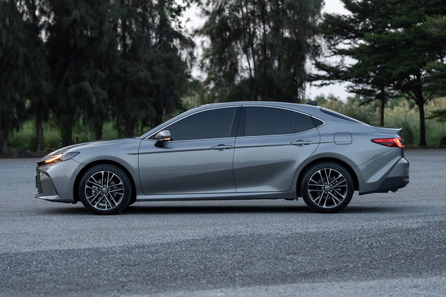 ภาพคันจริง Toyota Camry HEV Premium Luxury | มาดสปอร์ต เอาใจผู้บริหาร ...