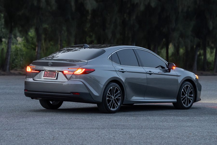 ภาพคันจริง Toyota Camry HEV Premium Luxury | มาดสปอร์ต เอาใจผู้บริหาร ...