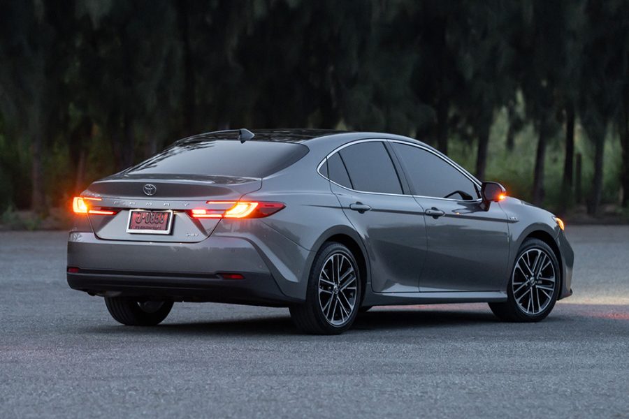 ภาพคันจริง Toyota Camry HEV Premium Luxury | มาดสปอร์ต เอาใจผู้บริหาร ...