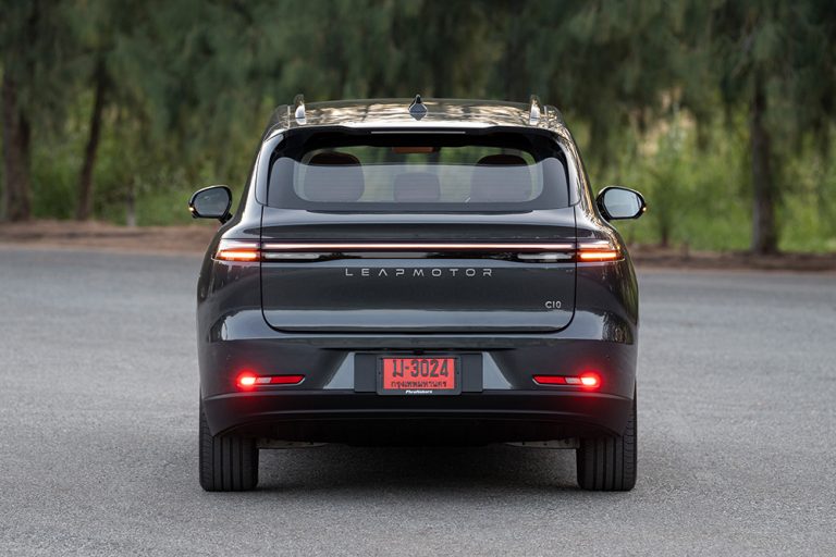 ภาพคันจริง Leapmotor C10 | สีเทา Canopy Grey ภายในสีน้ำตาล Criollo ...