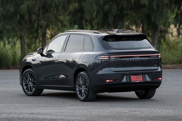 ภาพคันจริง Leapmotor C10 | สีเทา Canopy Grey ภายในสีน้ำตาล Criollo ...