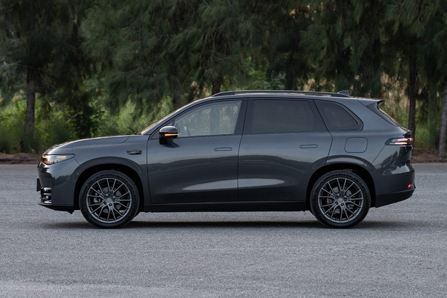 ภาพคันจริง Leapmotor C10 | สีเทา Canopy Grey ภายในสีน้ำตาล Criollo ...