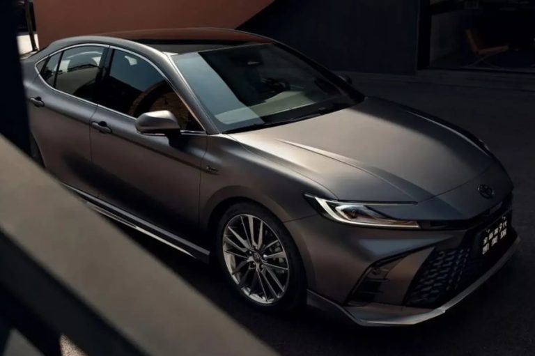 Toyota Camry Glorious Edition รุ่นพิเศษสีเทาด้านมาดสปอร์ต เครื่องยนต์ ...