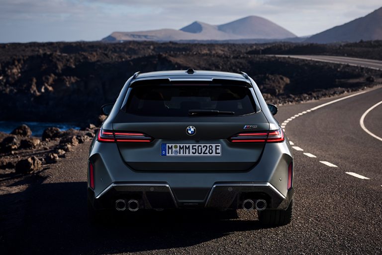ราคาอย่างเป็นทางการ BMW M5 Touring (G99) : 13,299,000 - 13,999,000 บาท ...