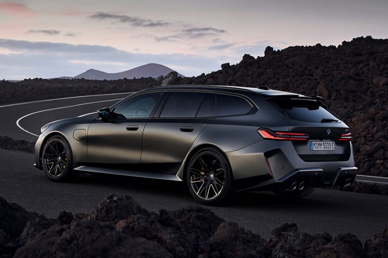 ราคาอย่างเป็นทางการ BMW M5 Touring (G99) : 13,299,000 - 13,999,000 บาท ...