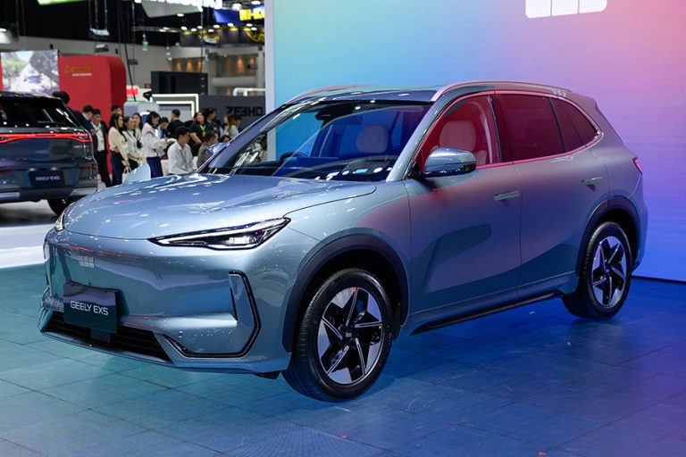ราคาอย่างเป็นทางการ + เทียบสเป็ค GEELY EX5 : 899,000 - 989,000 บาท ...