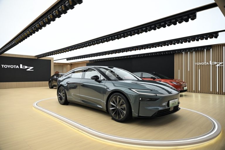 Toyota bZ7 รถ D-Segment EV โดยความร่วมมือกับ GAC พร้อมชน Tesla Model S ...
