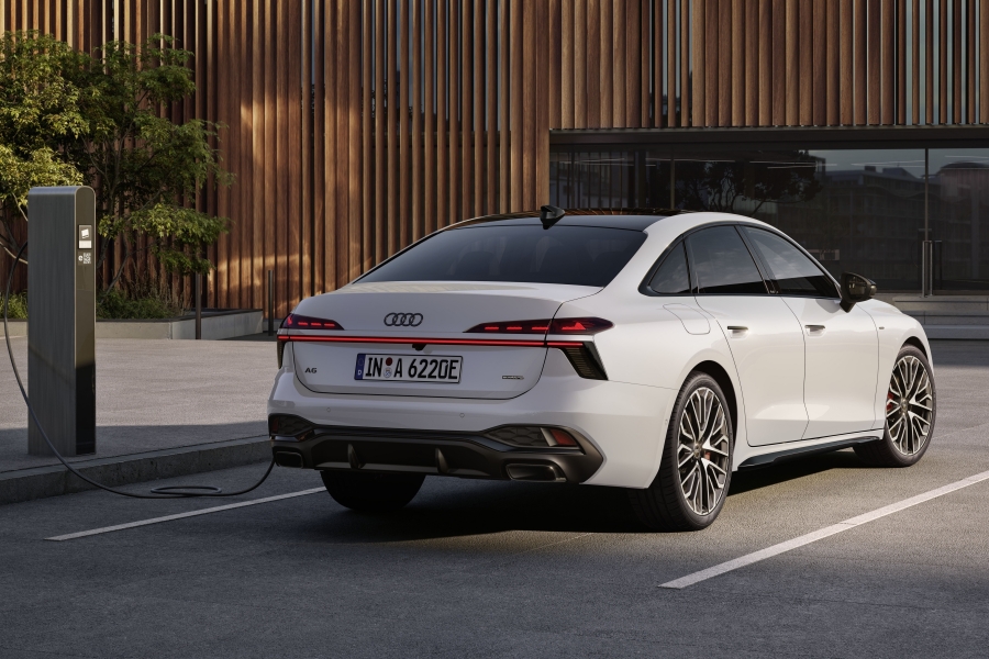 Audi A6 PHEV ใหม่ วิ่งไฟฟ้าได้ไกลถึง 111 กม. ขับสนุก ประหยัด แถมชาร์จเร็วขึ้น - HeadLight Magazine